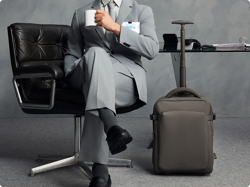 BUSINESS TRAVELLER: THE ONE WHO MOVES WITH STYLE AND EFFICIENCY